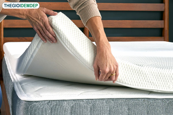 Topper là gì? Đặc điểm & Ứng Dụng Trong Đời Sống